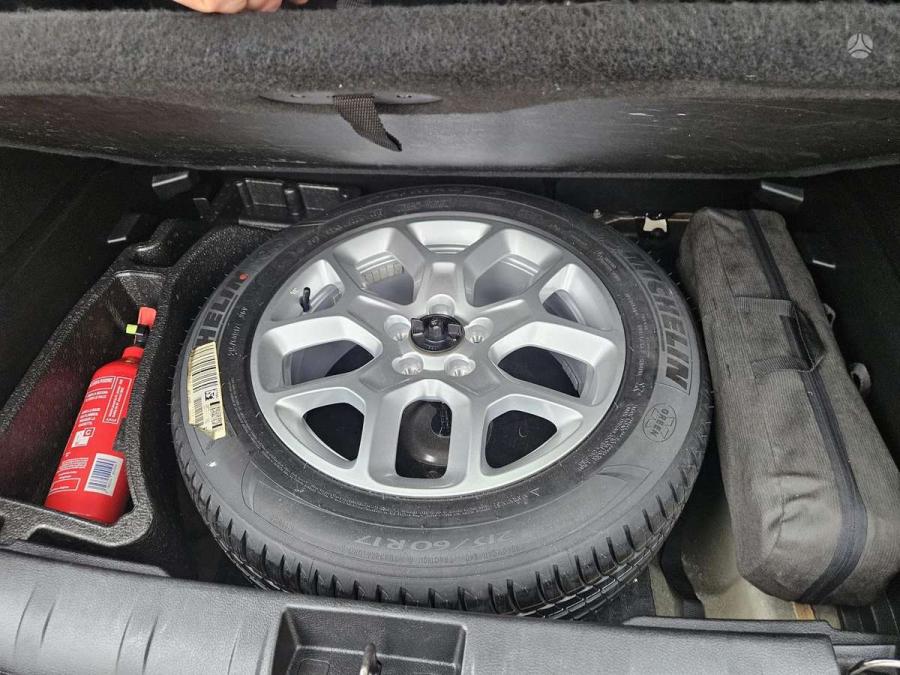 Black Jeep Renegade 2016 in Siauliai, with an engine capacity of 1.60 L and mileage of 252 thousand km for 7450 €, photo 14 on AUTOMOTO.COM.LV
