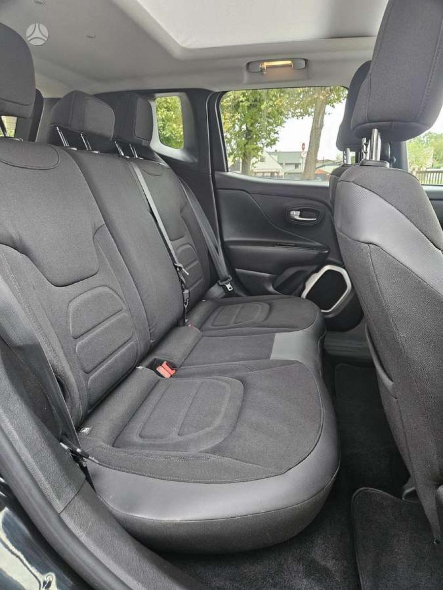 Black Jeep Renegade 2016 in Siauliai, with an engine capacity of 1.60 L and mileage of 252 thousand km for 7450 €, photo 20 on AUTOMOTO.COM.LV