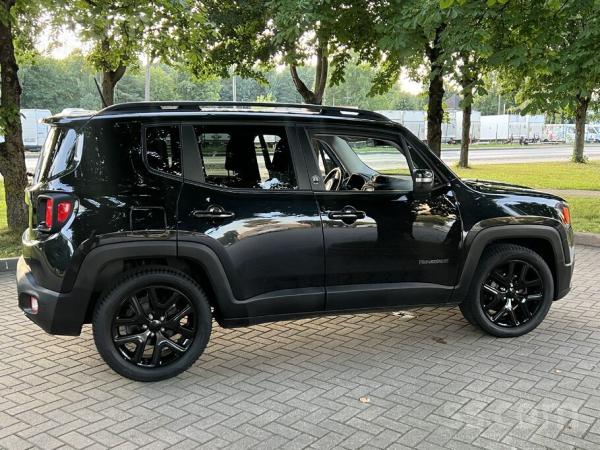 Black Jeep Renegade 2017 in Riga, with an engine capacity of 1.60 L and mileage of 0 thousand km for 8800 €, photo 5 on AUTOMOTO.COM.LV