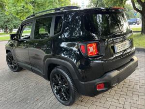 Black Jeep Renegade 2017 in Riga, with an engine capacity of 1.60 L and mileage of 0 thousand km for 8800 €, photo 9 on AUTOMOTO.COM.LV