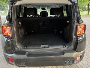 Black Jeep Renegade 2017 in Riga, with an engine capacity of 1.60 L and mileage of 0 thousand km for 8800 €, photo 14 on AUTOMOTO.COM.LV