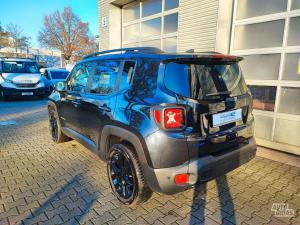 Black Jeep Renegade 2021 in Kaunas, with an engine capacity of 1.30 L and mileage of 78 thousand km for 23783 €, photo 5 on AUTOMOTO.COM.LV