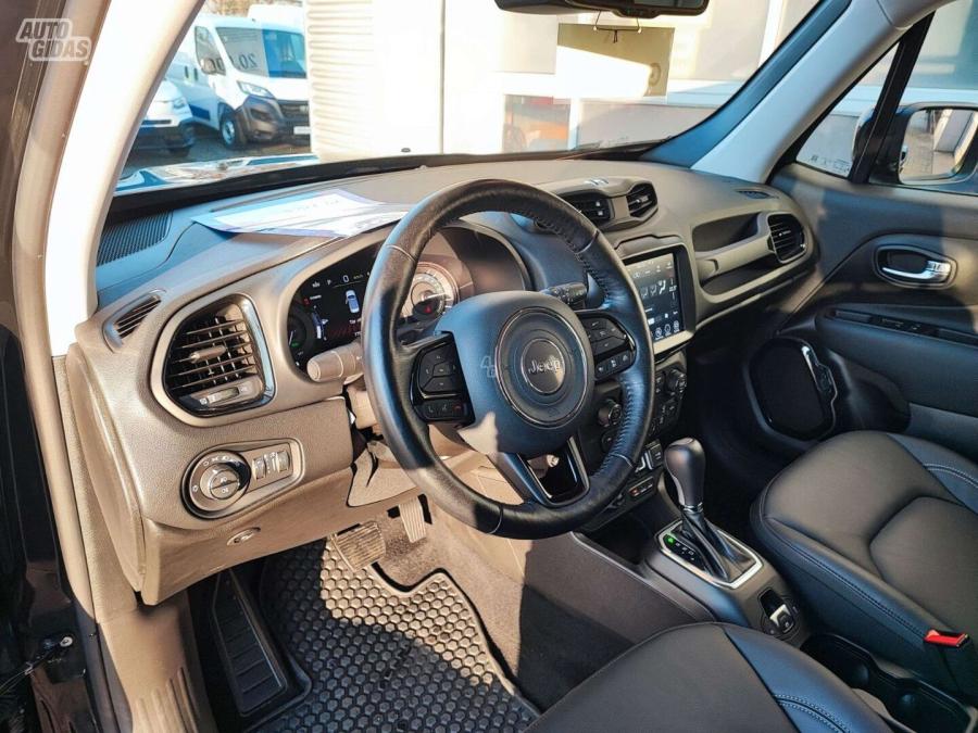 Black Jeep Renegade 2021 in Kaunas, with an engine capacity of 1.30 L and mileage of 78 thousand km for 23783 €, photo 8 on AUTOMOTO.COM.LV