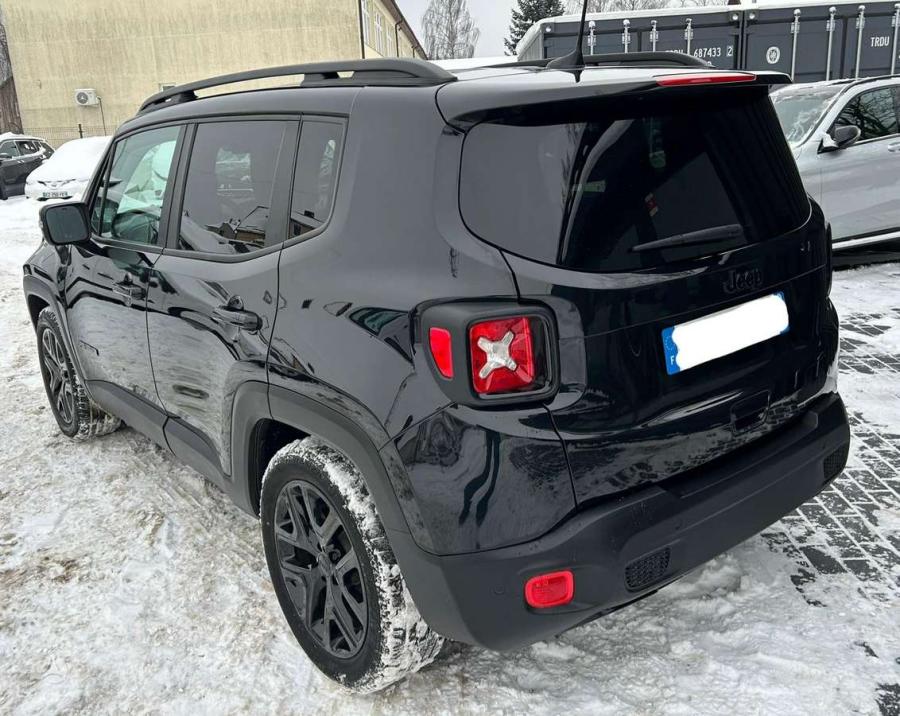Black Jeep Renegade 2021 in Taurage, with an engine capacity of 1.00 L and mileage of 45 thousand km for 13400 €, photo 5 on AUTOMOTO.COM.LV