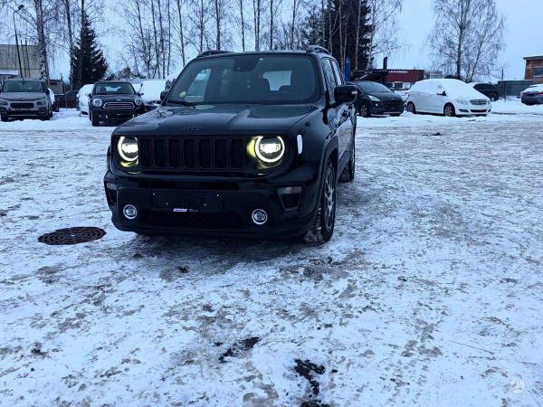 Black Jeep Renegade 2021 in Ukmerge, with an engine capacity of 1.60 L and mileage of 180 thousand km for 10850 €, photo 2 on AUTOMOTO.COM.LV