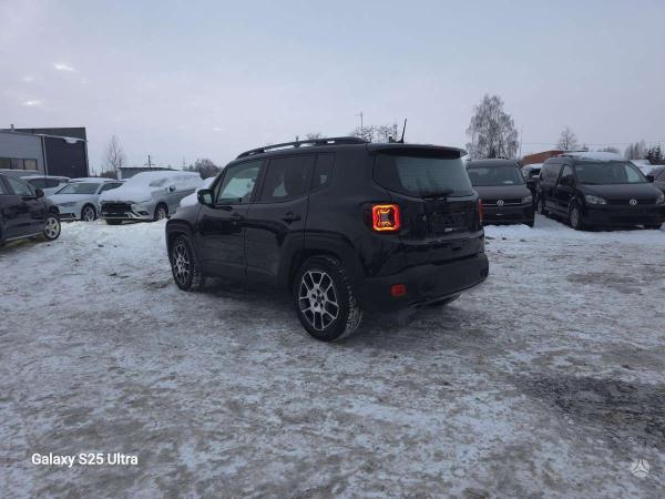 Black Jeep Renegade 2021 in Ukmerge, with an engine capacity of 1.60 L and mileage of 180 thousand km for 10850 €, photo 5 on AUTOMOTO.COM.LV