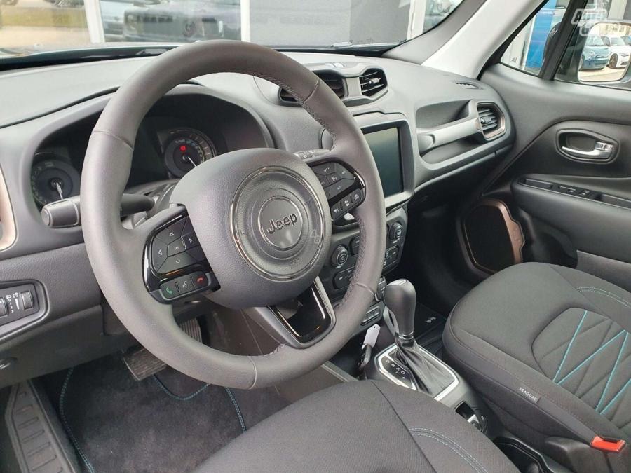 Black Jeep Renegade 2022 in Kaunas, with an engine capacity of 1.30 L and mileage of 33 thousand km for 27972 €, photo 9 on AUTOMOTO.COM.LV