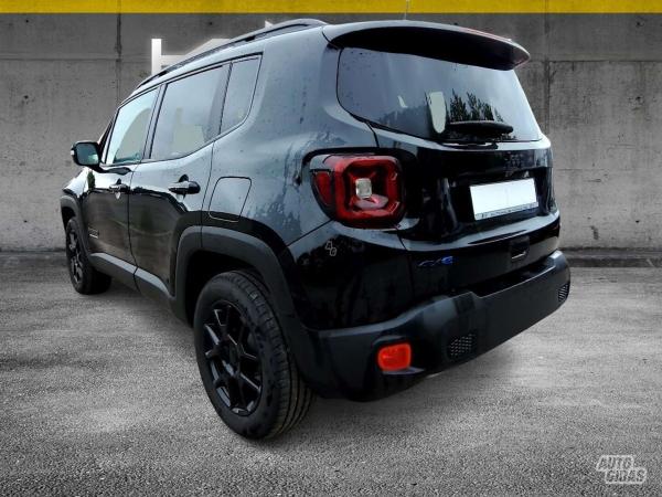 Black Jeep Renegade 2022 in Kaunas, with an engine capacity of 1.30 L and mileage of 19 thousand km for 22398 €, photo 4 on AUTOMOTO.COM.LV