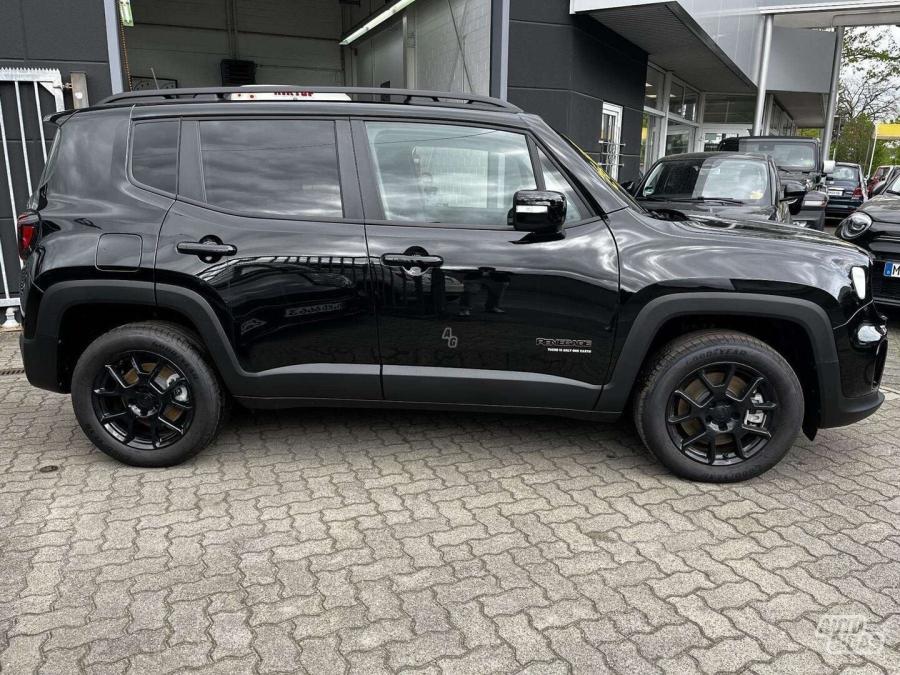 Melns Jeep Renegade 2022 Kauņa, ar dzinēja tilpumu 1.30 L un nobraukumu 24 tūkst. km par 22398 €, foto 6 vietnē AUTOMOTO.COM.LV
