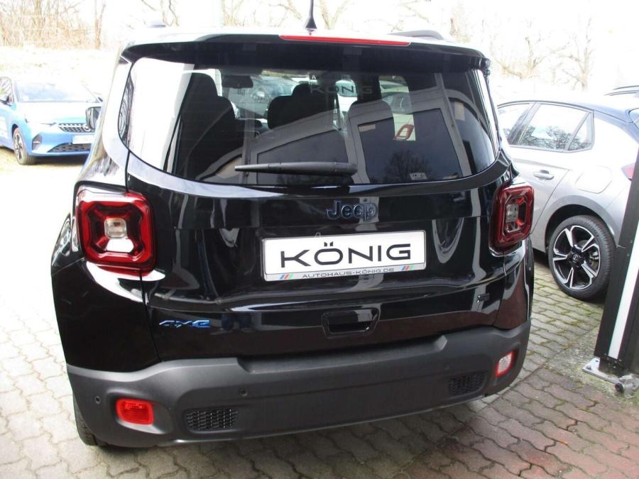 Black Jeep Renegade 2022 in Kaunas, with an engine capacity of 1.30 L and mileage of 28 thousand km for 22398 €, photo 5 on AUTOMOTO.COM.LV