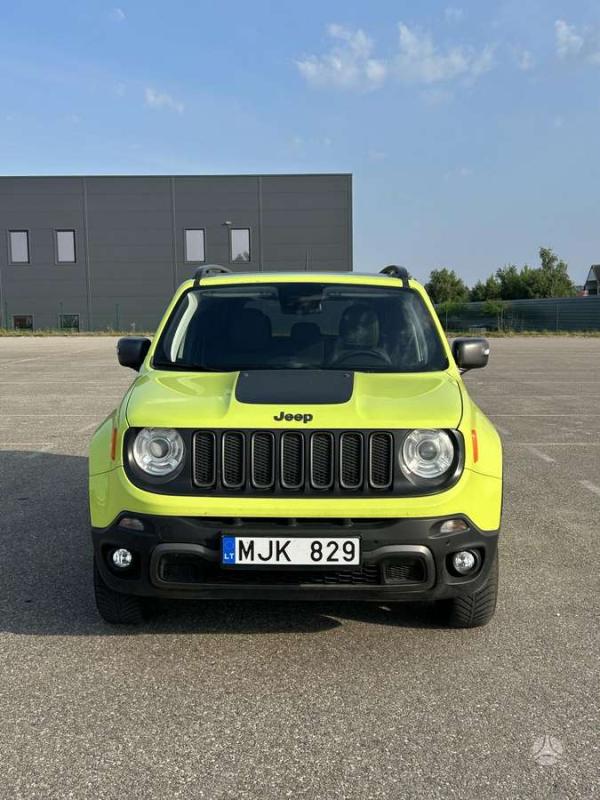 Green Jeep Renegade 2018 in Vilnius, with an engine capacity of 2.36 L and mileage of 60 thousand km for 12900 €, photo 2 on AUTOMOTO.COM.LV