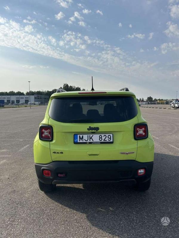 Green Jeep Renegade 2018 in Vilnius, with an engine capacity of 2.36 L and mileage of 60 thousand km for 12900 €, photo 7 on AUTOMOTO.COM.LV