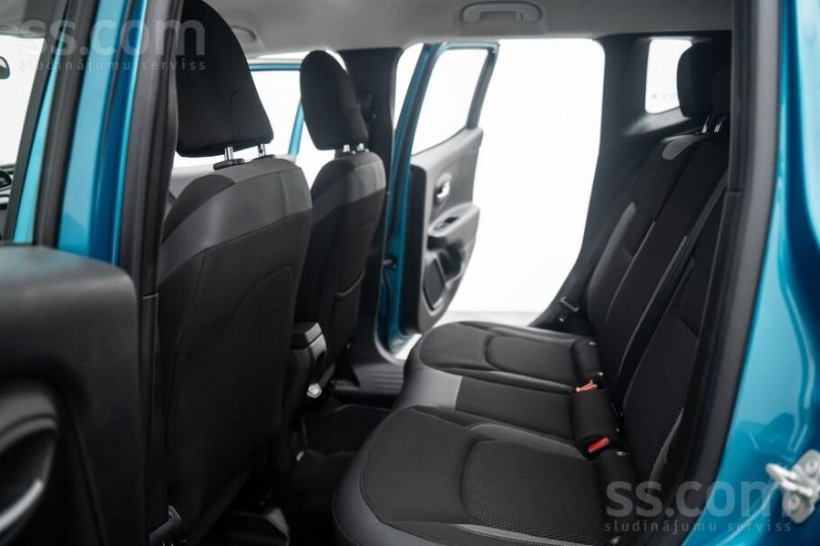 Green Jeep Renegade 2022 in Tallinn, with an engine capacity of 1.30 L and mileage of 69 thousand km for 15999 €, photo 9 on AUTOMOTO.COM.LV