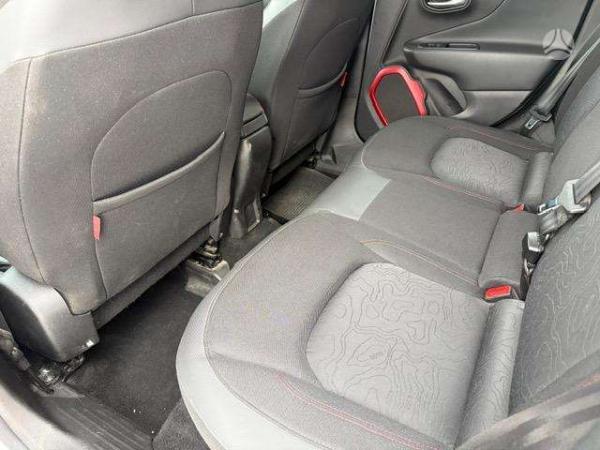 Grey Jeep Renegade 2015 in Siauliai, with an engine capacity of 1.96 L and mileage of 230 thousand km for 7700 €, photo 11 on AUTOMOTO.COM.LV