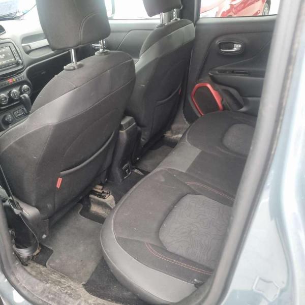 Pelēks Jeep Renegade 2015 Tauragė, ar dzinēja tilpumu 1.96 L un nobraukumu 312 tūkst. km par 6300 €, foto 6 vietnē AUTOMOTO.COM.LV