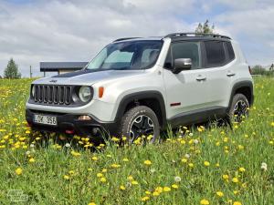 Grey Jeep Renegade 2016 in Vilnius, with an engine capacity of 2.40 L and mileage of 224 thousand km for 6999 €, photo  on AUTOMOTO.COM.LV