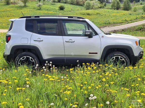 Grey Jeep Renegade 2016 in Vilnius, with an engine capacity of 2.40 L and mileage of 224 thousand km for 6999 €, photo 3 on AUTOMOTO.COM.LV