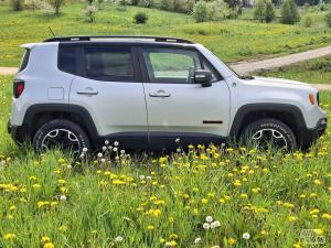Pelēks Jeep Renegade 2016 Viļņa, ar dzinēja tilpumu 2.40 L un nobraukumu 224 tūkst. km par 6999 €, foto 4 vietnē AUTOMOTO.COM.LV