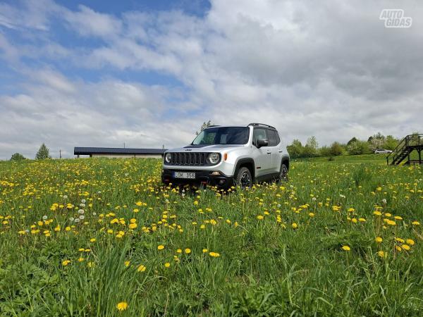 Grey Jeep Renegade 2016 in Vilnius, with an engine capacity of 2.40 L and mileage of 224 thousand km for 6999 €, photo 10 on AUTOMOTO.COM.LV