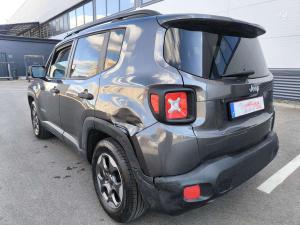 Grey Jeep Renegade 2017 in Siauliai, with an engine capacity of 2.36 L and mileage of 207 thousand km for 6500 €, photo 3 on AUTOMOTO.COM.LV
