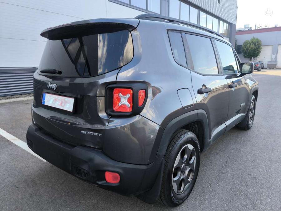 Grey Jeep Renegade 2017 in Siauliai, with an engine capacity of 2.36 L and mileage of 207 thousand km for 6500 €, photo 5 on AUTOMOTO.COM.LV