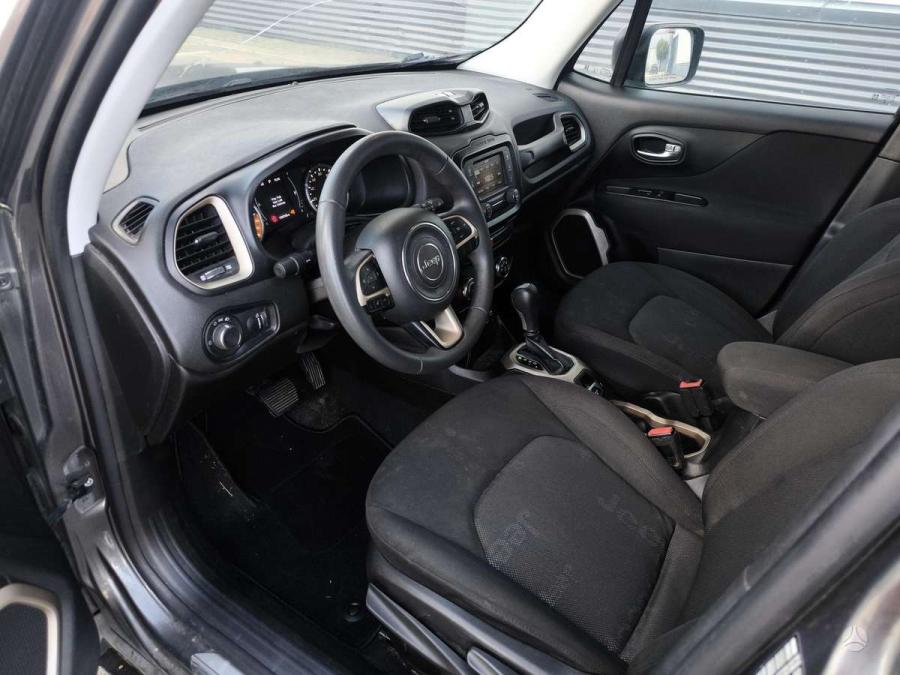 Grey Jeep Renegade 2017 in Siauliai, with an engine capacity of 2.36 L and mileage of 207 thousand km for 6500 €, photo 8 on AUTOMOTO.COM.LV