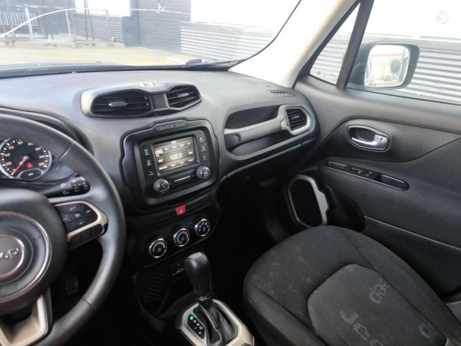 Grey Jeep Renegade 2017 in Siauliai, with an engine capacity of 2.36 L and mileage of 207 thousand km for 6500 €, photo 10 on AUTOMOTO.COM.LV