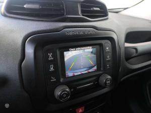 Grey Jeep Renegade 2017 in Siauliai, with an engine capacity of 2.36 L and mileage of 207 thousand km for 6500 €, photo 11 on AUTOMOTO.COM.LV