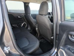 Grey Jeep Renegade 2017 in Siauliai, with an engine capacity of 2.36 L and mileage of 207 thousand km for 6500 €, photo 13 on AUTOMOTO.COM.LV