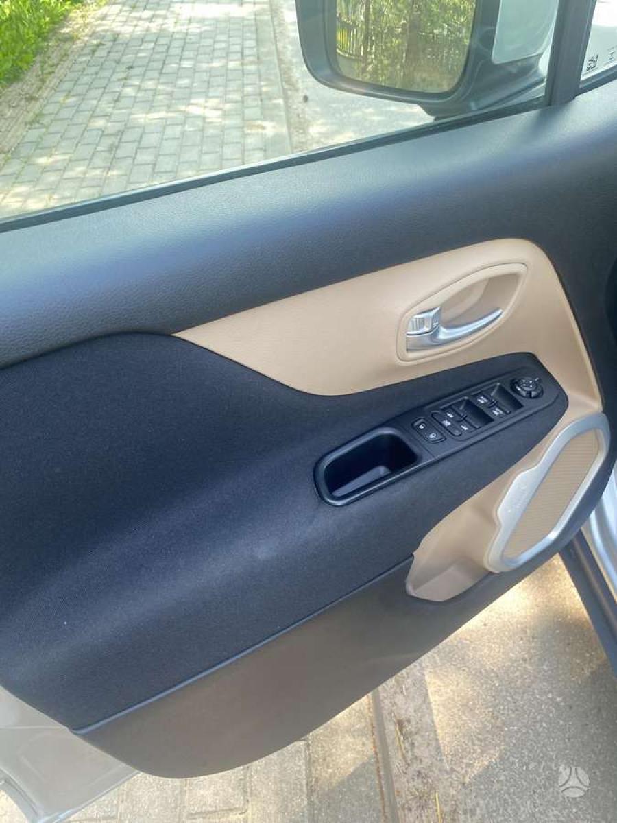 Pelēks Jeep Renegade 2017 Tauragė, ar dzinēja tilpumu 1.37 L un nobraukumu 113 tūkst. km par 8900 €, foto 13 vietnē AUTOMOTO.COM.LV