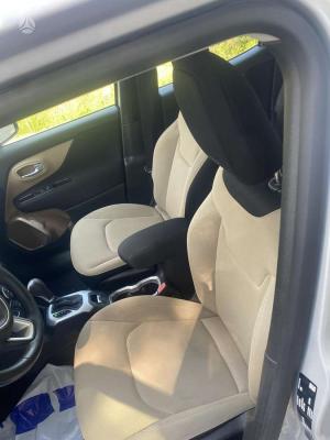 Pelēks Jeep Renegade 2017 Tauragė, ar dzinēja tilpumu 1.37 L un nobraukumu 113 tūkst. km par 8900 €, foto 14 vietnē AUTOMOTO.COM.LV