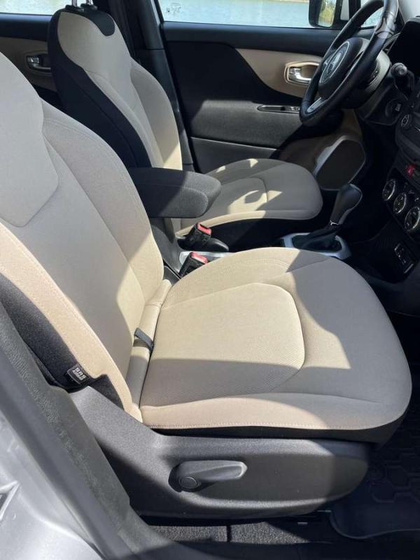 Pelēks Jeep Renegade 2017 Viļņa, ar dzinēja tilpumu 1.37 L un nobraukumu 112 tūkst. km par 8950 €, foto 9 vietnē AUTOMOTO.COM.LV