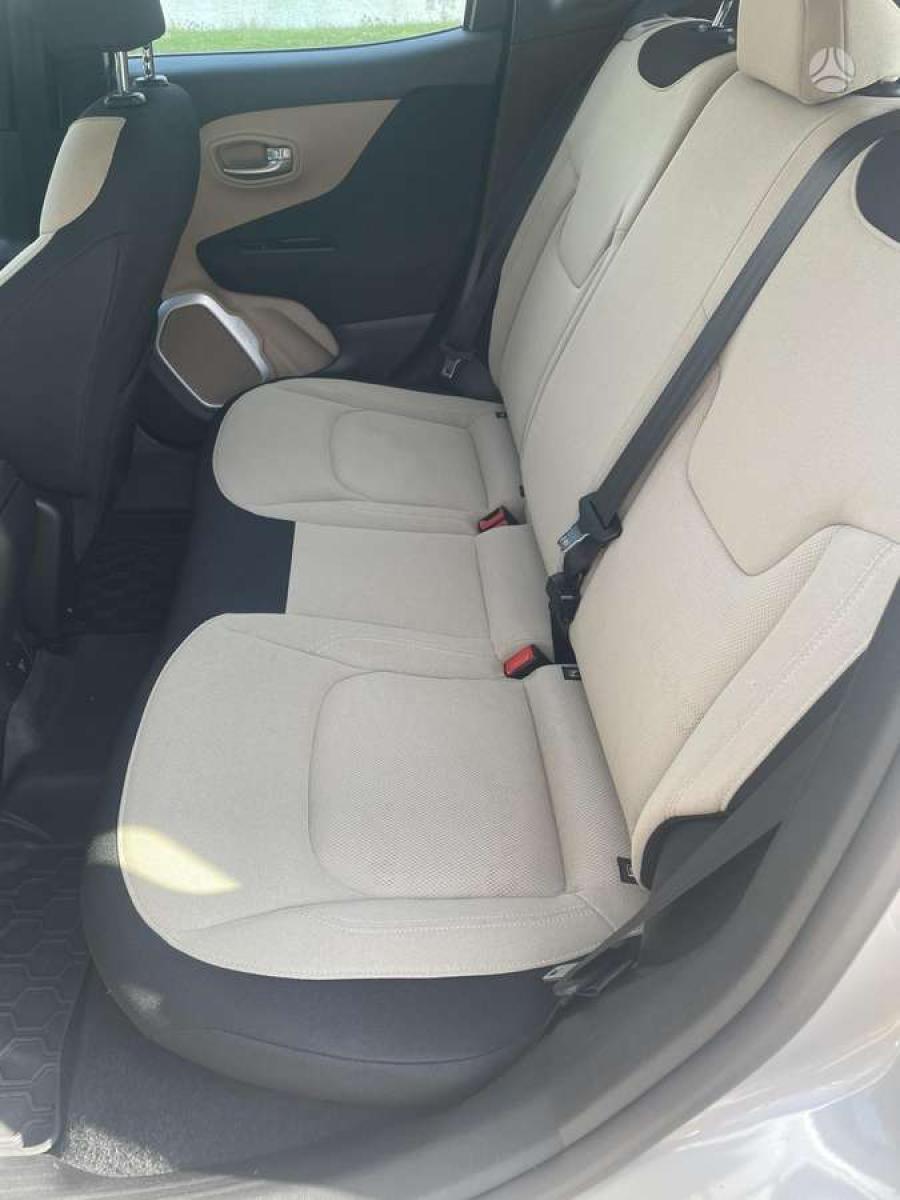 Pelēks Jeep Renegade 2017 Viļņa, ar dzinēja tilpumu 1.37 L un nobraukumu 112 tūkst. km par 8950 €, foto 11 vietnē AUTOMOTO.COM.LV