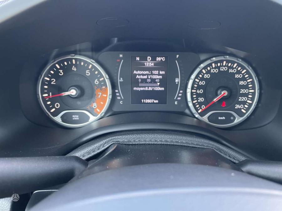 Pelēks Jeep Renegade 2017 Viļņa, ar dzinēja tilpumu 1.37 L un nobraukumu 112 tūkst. km par 8950 €, foto 13 vietnē AUTOMOTO.COM.LV