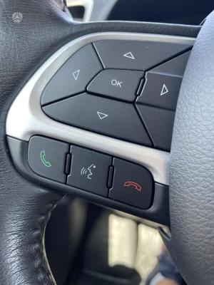 Pelēks Jeep Renegade 2017 Viļņa, ar dzinēja tilpumu 1.37 L un nobraukumu 112 tūkst. km par 8950 €, foto 14 vietnē AUTOMOTO.COM.LV