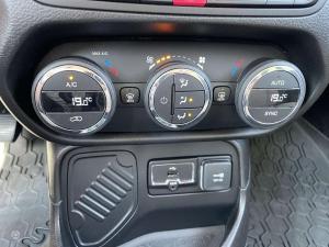 Pelēks Jeep Renegade 2017 Viļņa, ar dzinēja tilpumu 1.37 L un nobraukumu 112 tūkst. km par 8950 €, foto 17 vietnē AUTOMOTO.COM.LV