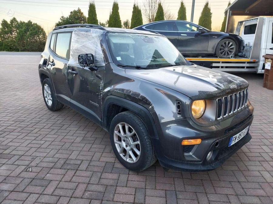 Grey Jeep Renegade 2019 in Taurage, with an engine capacity of 1.00 L and mileage of 60 thousand km for 3700 €, photo 5 on AUTOMOTO.COM.LV