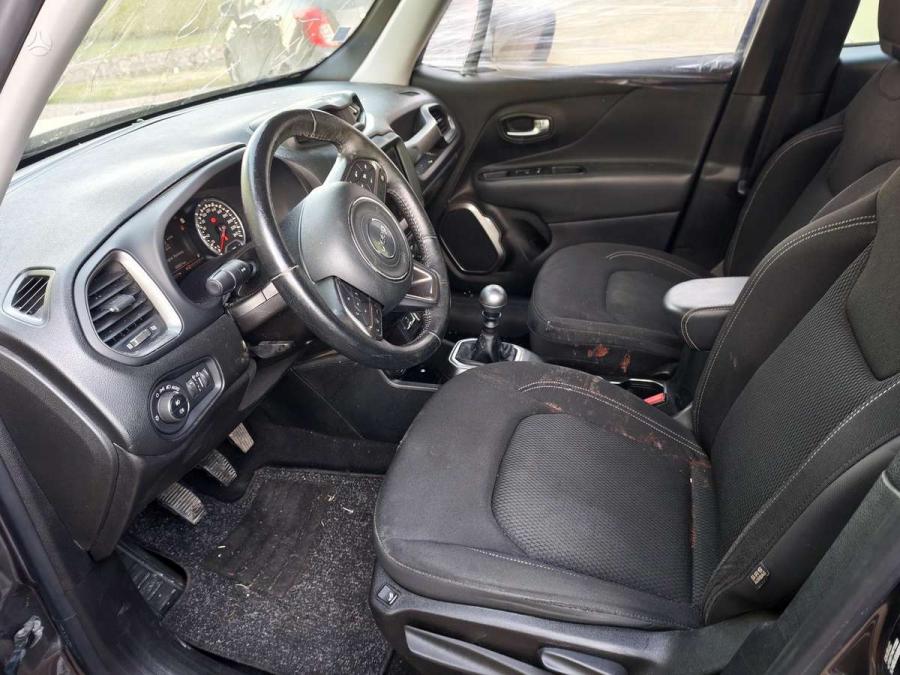 Grey Jeep Renegade 2019 in Taurage, with an engine capacity of 1.00 L and mileage of 60 thousand km for 3700 €, photo 14 on AUTOMOTO.COM.LV