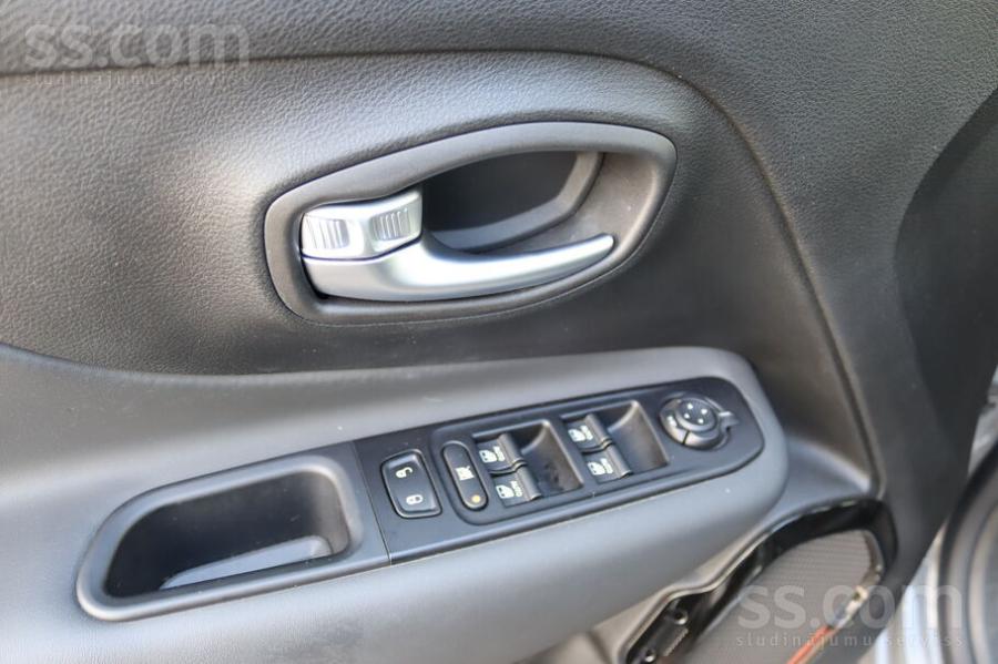 Pelēks Jeep Renegade 2021 Rīga, ar dzinēja tilpumu 1.30 L un nobraukumu 35 tūkst. km par 15490 €, foto 17 vietnē AUTOMOTO.COM.LV