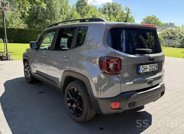 Grey Jeep Renegade 2021 in Riga, with an engine capacity of 1.30 L and mileage of 42 thousand km for 16750 €, photo 5 on AUTOMOTO.COM.LV