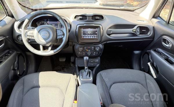 Grey Jeep Renegade 2021 in Riga, with an engine capacity of 1.30 L and mileage of 42 thousand km for 16750 €, photo 7 on AUTOMOTO.COM.LV