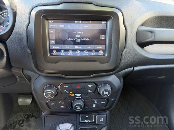 Grey Jeep Renegade 2021 in Riga, with an engine capacity of 1.30 L and mileage of 42 thousand km for 16750 €, photo 9 on AUTOMOTO.COM.LV