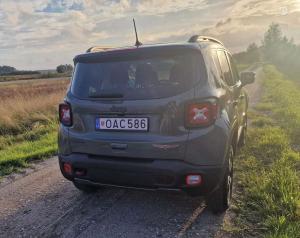 Pelēks Jeep Renegade 2021 Klaipėda, ar dzinēja tilpumu 1.33 L un nobraukumu 103 tūkst. km par 12900 €, foto 4 vietnē AUTOMOTO.COM.LV