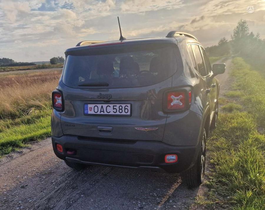 Pelēks Jeep Renegade 2021 Klaipėda, ar dzinēja tilpumu 1.33 L un nobraukumu 103 tūkst. km par 12900 €, foto 4 vietnē AUTOMOTO.COM.LV