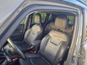 Pelēks Jeep Renegade 2021 Klaipėda, ar dzinēja tilpumu 1.33 L un nobraukumu 103 tūkst. km par 12900 €, foto 9 vietnē AUTOMOTO.COM.LV