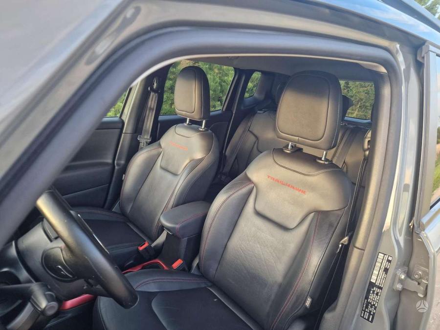 Pelēks Jeep Renegade 2021 Klaipėda, ar dzinēja tilpumu 1.33 L un nobraukumu 103 tūkst. km par 12900 €, foto 9 vietnē AUTOMOTO.COM.LV