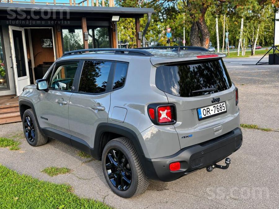 Grey Jeep Renegade 2022 in Riga, with an engine capacity of 1.30 L and mileage of 103 thousand km for 14900 €, photo 7 on AUTOMOTO.COM.LV