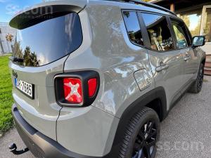 Grey Jeep Renegade 2022 in Riga, with an engine capacity of 1.30 L and mileage of 103 thousand km for 14900 €, photo 13 on AUTOMOTO.COM.LV