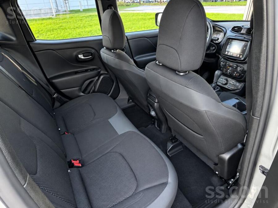 Grey Jeep Renegade 2022 in Riga, with an engine capacity of 1.30 L and mileage of 103 thousand km for 14900 €, photo 18 on AUTOMOTO.COM.LV