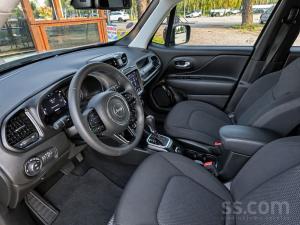 Grey Jeep Renegade 2022 in Riga, with an engine capacity of 1.30 L and mileage of 103 thousand km for 14900 €, photo 19 on AUTOMOTO.COM.LV